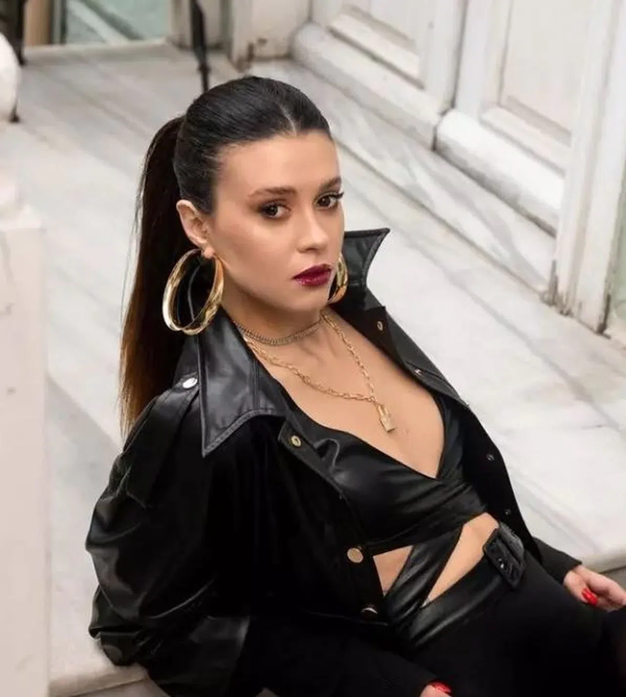Güzelliği ile dikkat çeken Buçe Buse Kahraman transparan giyip ...